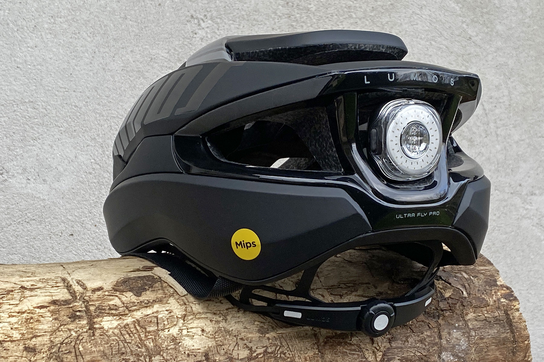 El casco Lumos Extremely Fly Professional MIPS lleva la seguridad ...